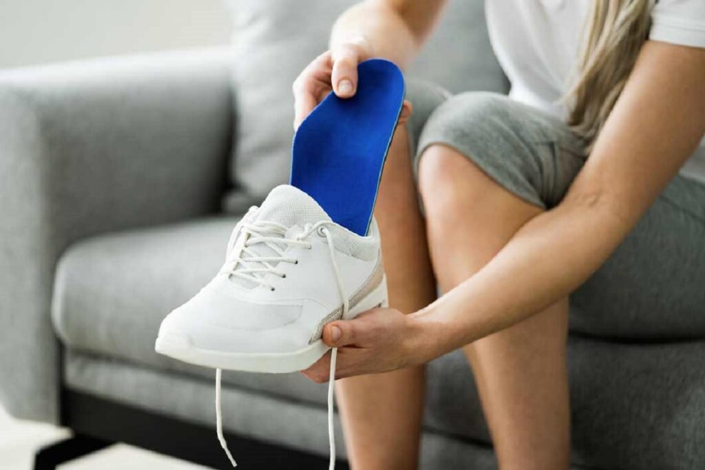 8 tips to make your shoes fit better if they’re too big - Belles and Gals